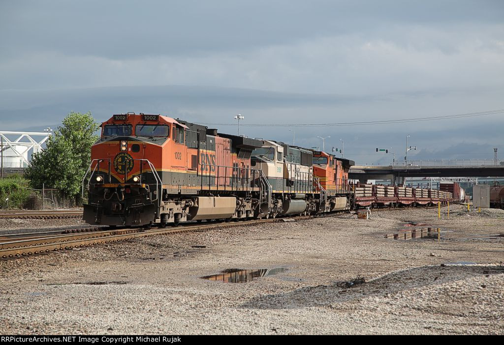 BNSF 1002